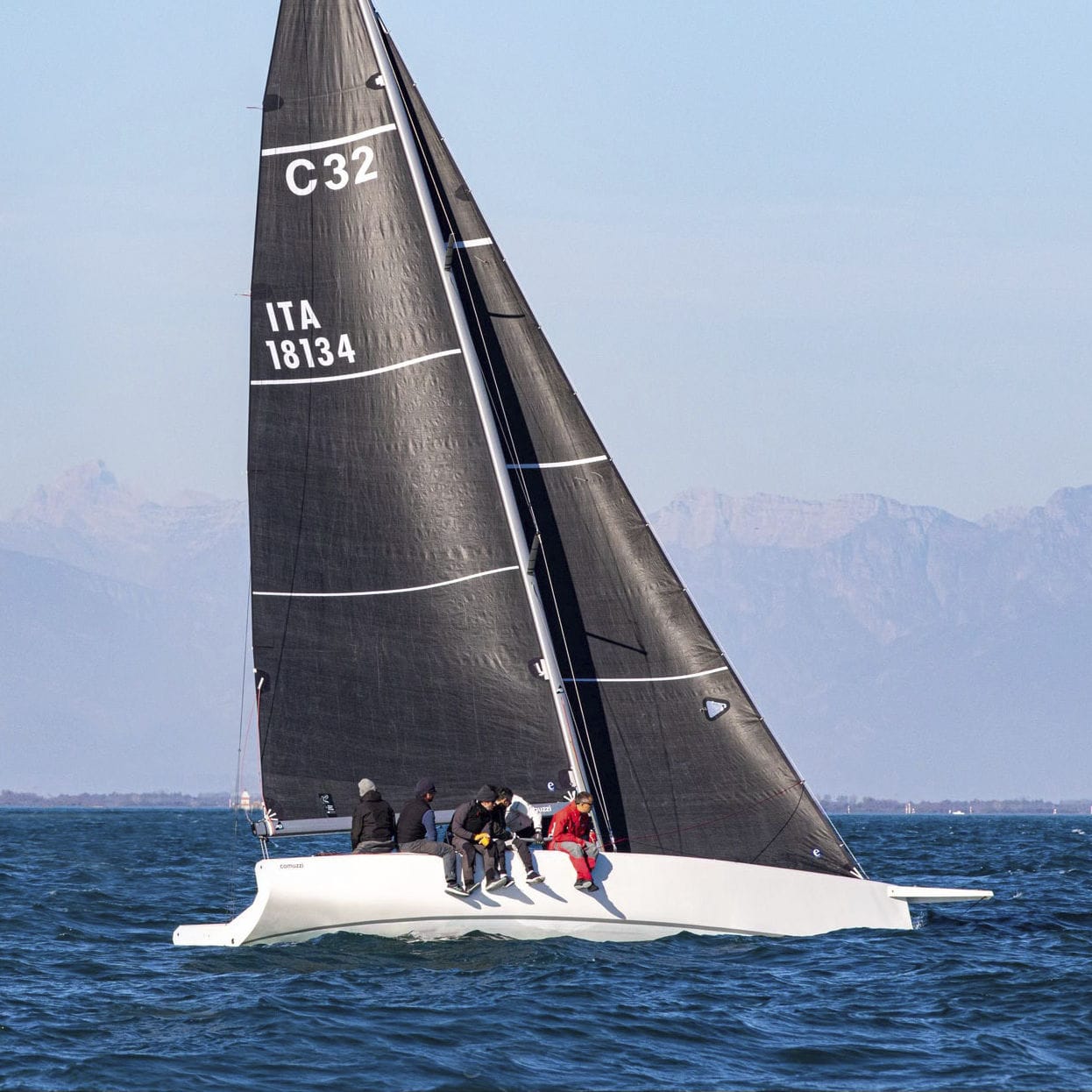 日间游览帆船 - C-32 SPORT - COMUZZI yachts s.r.l.s - 竞赛 / 1舱 / 4铺位